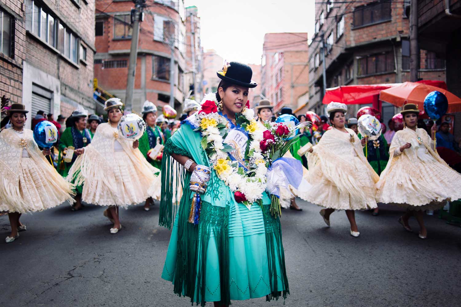Manuel Seoane registra las fiestas Aymara de Preste en Bolivia